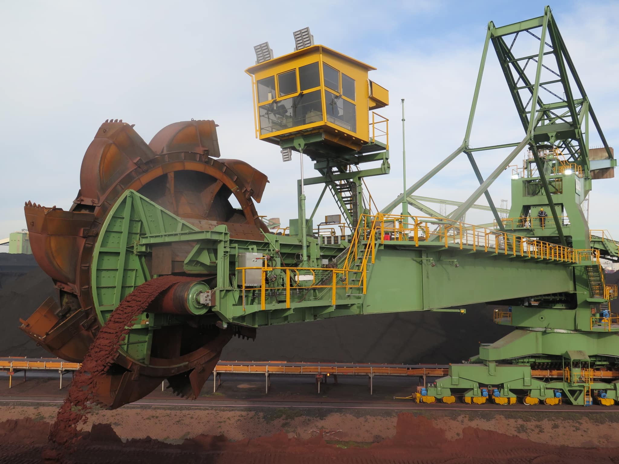 Operator Cabins - Crane, vessel and vehicle cabins -. Metagro
